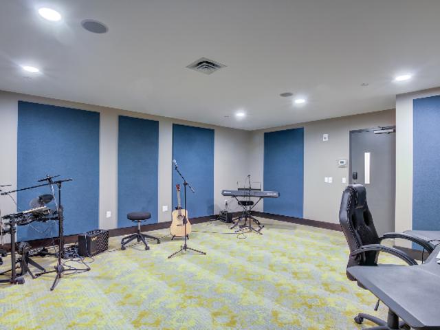 The Link Minneapolis Low Rise 4 Bedroom Apartment for Rent at 2900 4th St Se, Minneapolis, MN 55414 Prospect Park