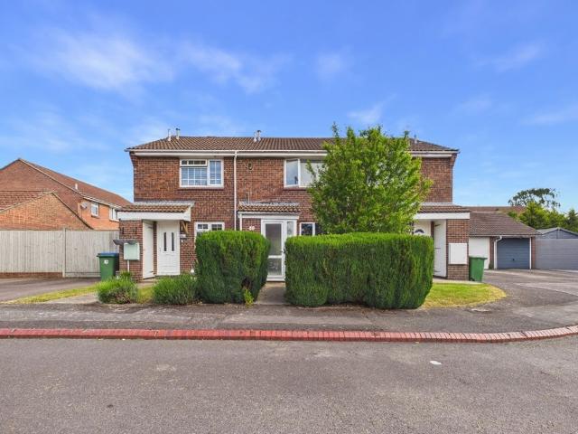 The Linnets, Portchester PO16, 2 bed terraced house to rent, £1,250 pcm | PrimeLocation