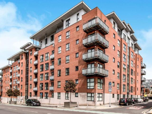 The Linx, 25 Simpson Street. 3 bed flat to rent £2,200 pcm £508 pw