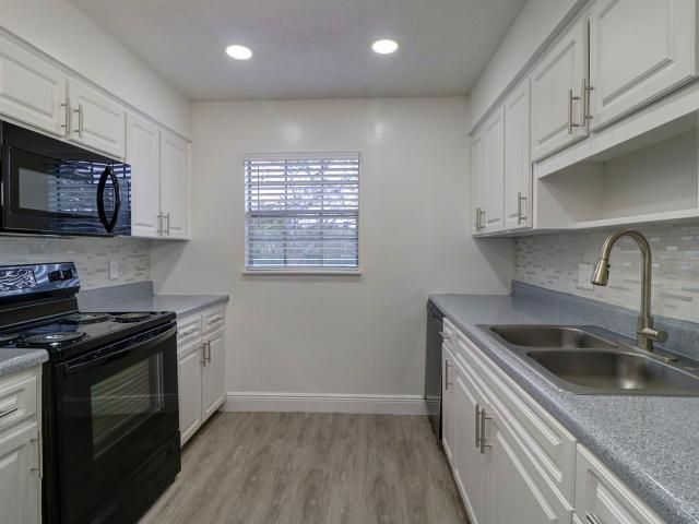 The Linx Apartments 1 Bedroom Apartment for Rent at 14207 Les Palms Cir, Tampa, FL 33613