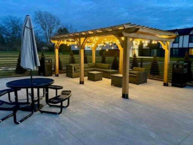 The LUX off Linden 1 Bedroom Apartment for Rent at 1440 N Linden Rd, Flint, MI 48532