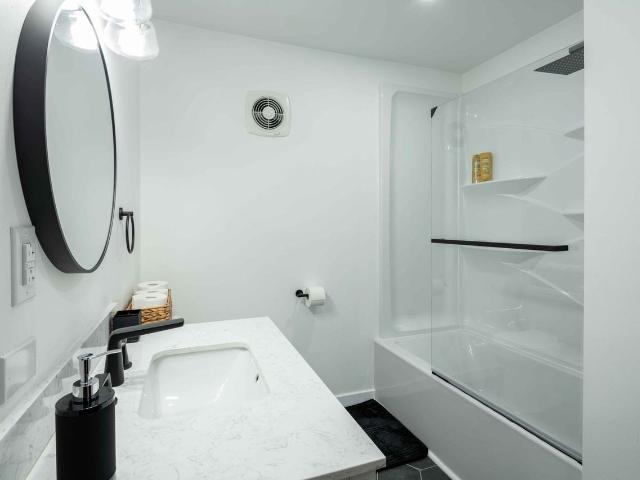 The LUX off Linden 2 Bedroom Apartment for Rent at 1440 N Linden Rd, Flint, MI 48532