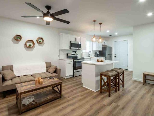 The LUX off Linden 2 Bedroom Apartment for Rent at 1440 N Linden Rd, Flint, MI 48532