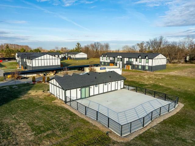 The LUX off Linden 2 Bedroom Apartment for Rent at 1440 N Linden Rd, Flint, MI 48532