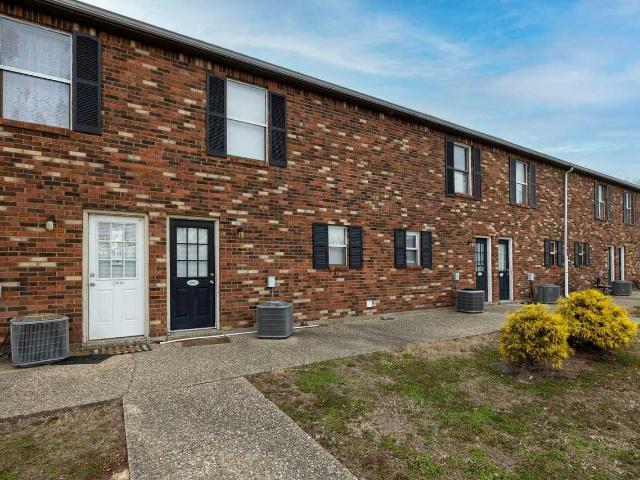 The Lux Townhomes 2 Bedroom Home for Rent at 2901 Lakeheath Dr, Louisville, KY 40213 Newburg