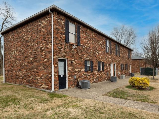 The Lux Townhomes 2 Bedroom Home for Rent at 2901 Lakeheath Dr, Louisville, KY 40213 Newburg