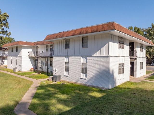 The Luxe Apartments 2 Bedroom Apartment for Rent at 1011 S James St, Jacksonville, AR 72076