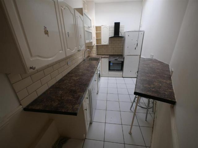 The Mount, Bournemouth, BH1 2 bed flat to rent £1,395 pcm £322 pw