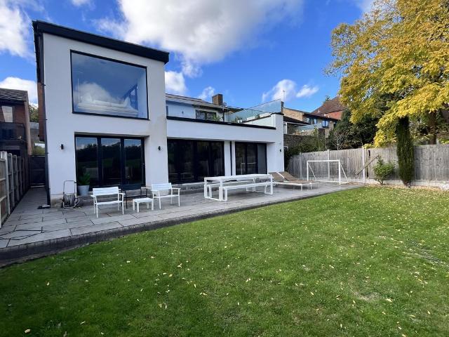 The Mount, Billericay 4 bed detached house to rent £3,750 pcm £865 pw