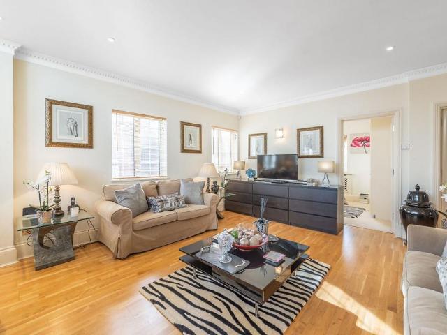 The Mount, Hampstead, London, NW3 2 bed flat to rent £4,000 pcm £923 pw