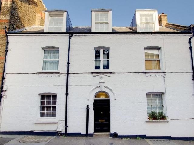 The Mount, Hampstead, London, NW3 2 bed flat to rent £6,500 pcm £1,500 pw