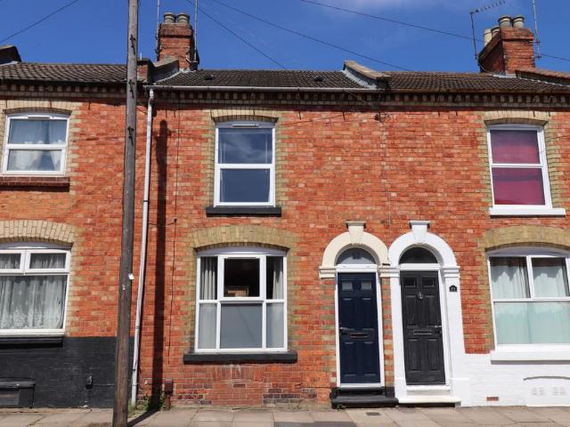 The Mounts, Northampton NN1 2 bed terraced house to rent £1,025 pcm £237 pw