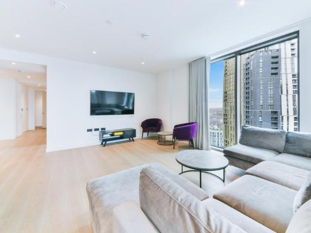 The Modern, Embassy Gardens, London. 3 bed flat to rent £5,698 pcm £1,315 pw