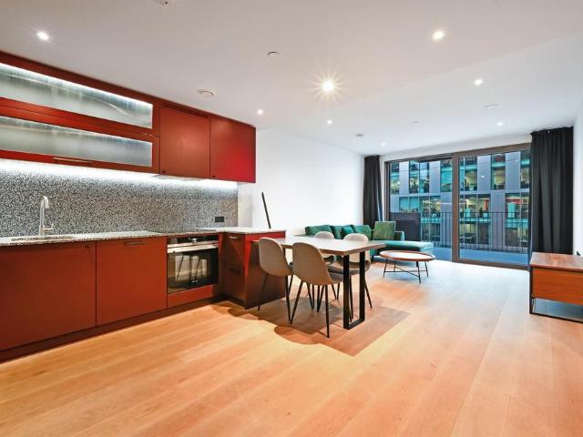The Modern, Embassy Gardens, London. 2 bed apartment to rent £4,290 pcm £990 pw