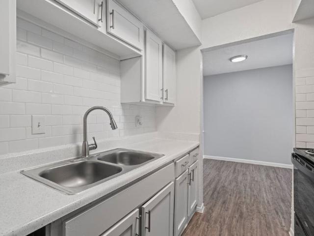 The Montclair 1 Bedroom Apartment for Rent at 9445 Concourse Dr, Houston, TX 77036 Westwood