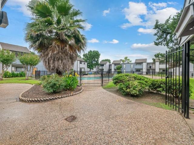The Montclair 2 Bedroom Apartment for Rent at 9445 Concourse Dr, Houston, TX 77036 Westwood
