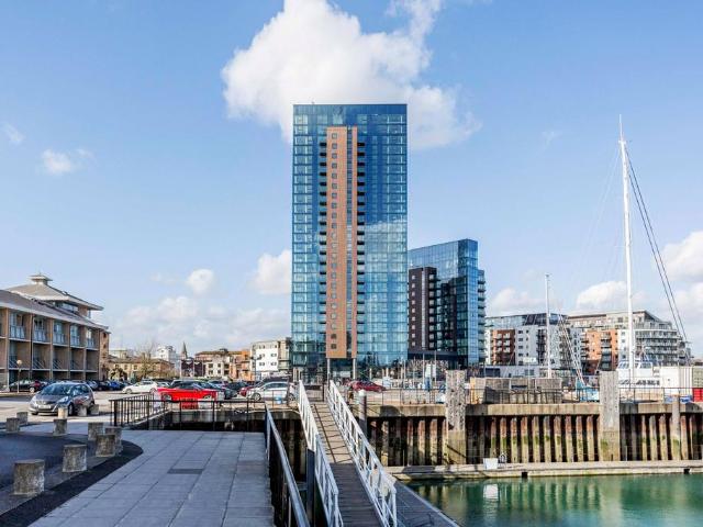 The Moresby Tower, Southampton SO14 2 bed apartment to rent £2,100 pcm £485 pw