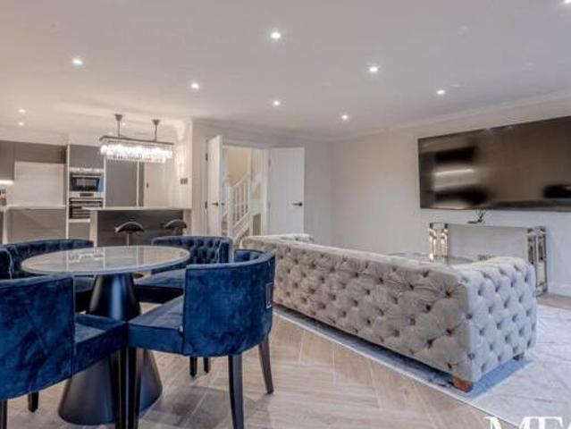 The Mailbox, Royal Arch Apartments, Wharfside Street, 3 Bedroom Apartment