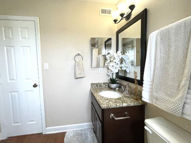 The Majestic 1 Bedroom Apartment for Rent at 5701 Schumacher Ln, Houston, TX 77057 Woodlake Briar Meadow