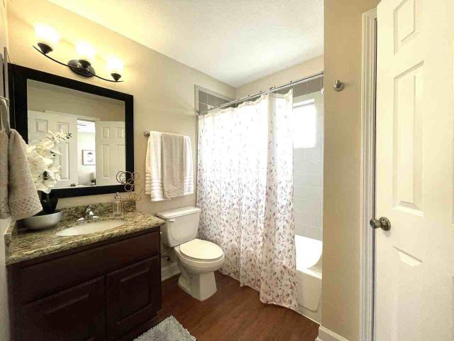 The Majestic 1 Bedroom Apartment for Rent at 5701 Schumacher Ln, Houston, TX 77057 Woodlake Briar Meadow