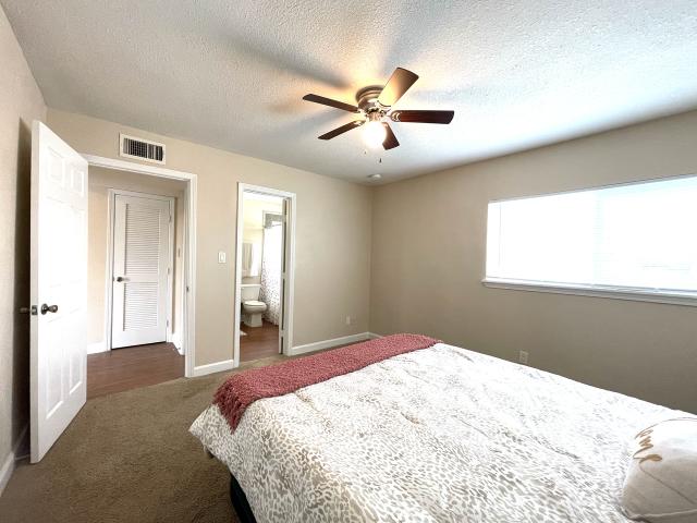 The Majestic 1 Bedroom Apartment for Rent at 5701 Schumacher Ln, Houston, TX 77057 Woodlake Briar Meadow