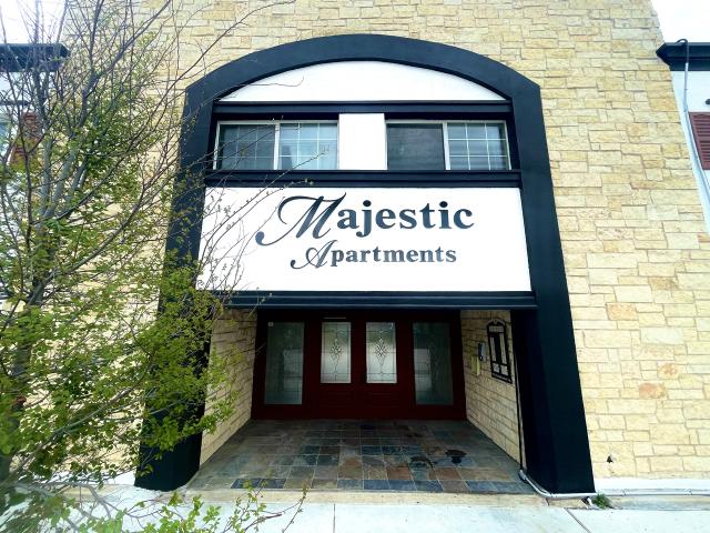 The Majestic 2 Bedroom Apartment for Rent at 5701 Schumacher Ln, Houston, TX 77057 Woodlake Briar Meadow