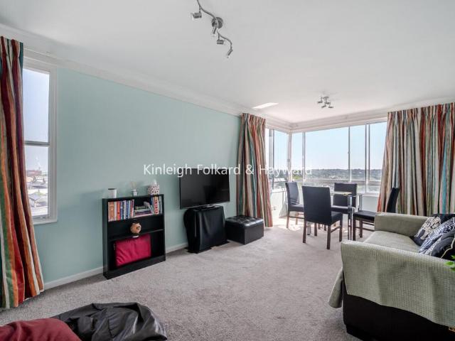 The Mall, Bromley, Kent, BR1 2 bed flat to rent £1,600 pcm £369 pw