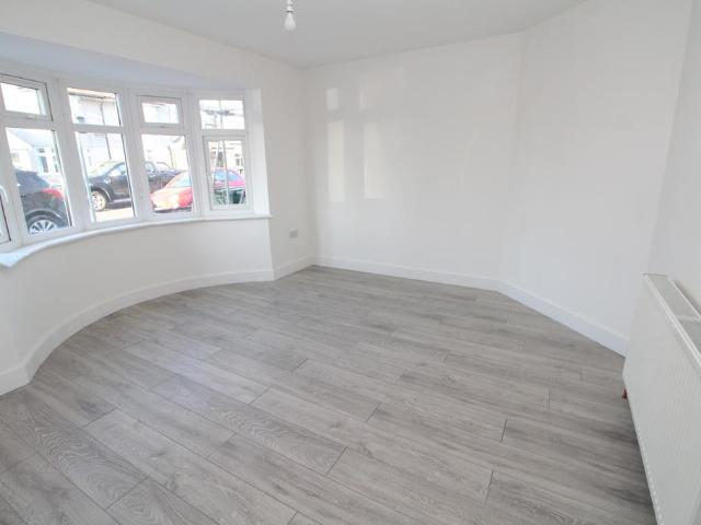 The Mall, Harrow HA3 4 bed semi detached house to rent £3,200 pcm £738 pw