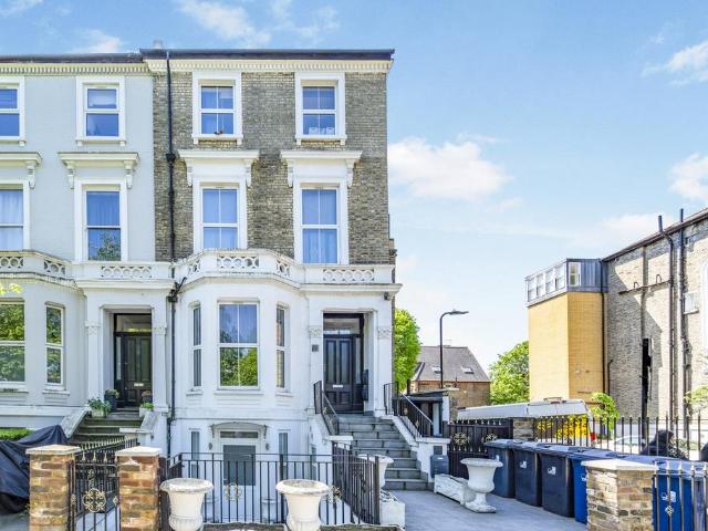 The Mall, London, W5 2 bed flat to rent £2,400 pcm £554 pw