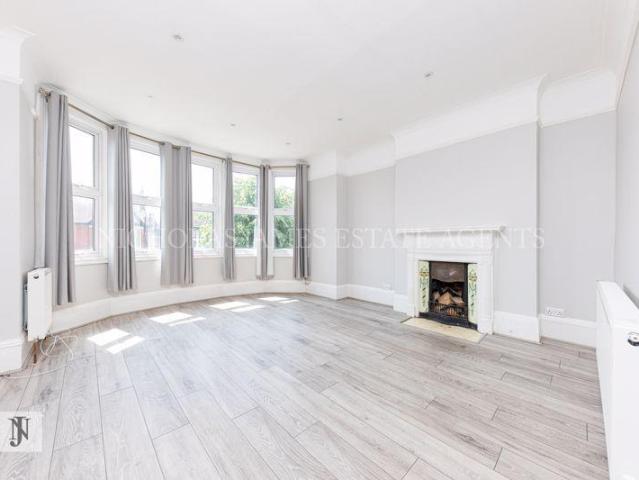 The Mall, Southgate, London 5 bed flat to rent £2,650 pcm £612 pw