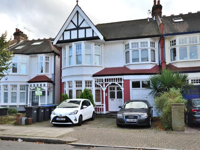 The Mall, Southgate N14, 2 bed flat to rent, £1,850 pcm | PrimeLocation