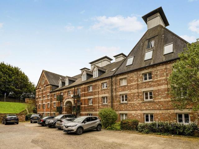 The Malt House, The Drays, Long. 2 bed flat to rent £1,050 pcm £242 pw