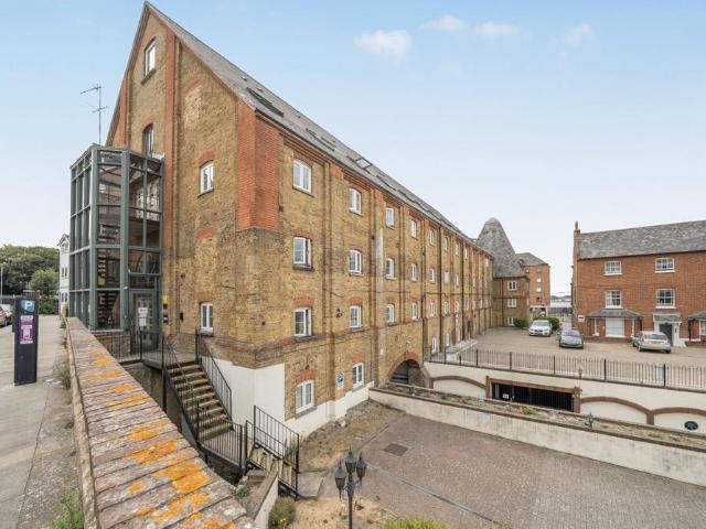 The Maltings, Clifton Road. 1 bed apartment to rent £1,050 pcm £242 pw