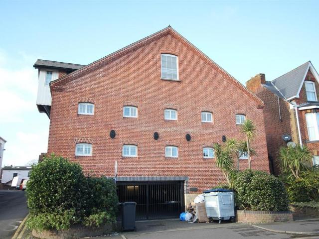 The Maltings, Roper Road, Canterbury 2 bed apartment to rent £1,050 pcm £242 pw