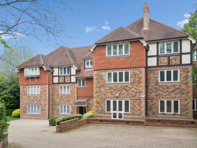 The Manor House, Northwood HA6 2 bed apartment to rent £2,200 pcm £508 pw