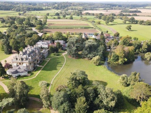 The Mansion, Cobham Park, Cobham. 3 bed flat to rent £6,500 pcm £1,500 pw
