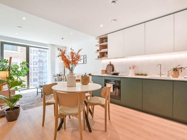 The Maple, Brent Cross, London, NW2 2 bed flat to rent £2,950 pcm £681 pw