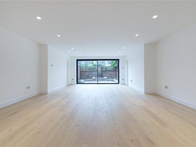 The Marlowes, St John's Wood, London. 5 bed terraced house to rent £11,267 pcm £2,600 pw