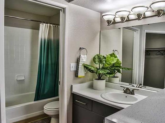 The Met Las Vegas 2 Bedroom Apartment for Rent at 2701 N Rainbow Blvd, Las Vegas, NV 89108