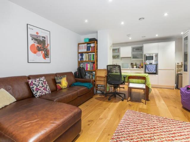The Metro SE11, 2 bed flat to rent, £2,600 pcm | PrimeLocation