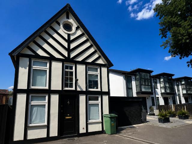 The Mews, Truro Road, London N22, 3 bed flat to rent, £2,200 pcm | PrimeLocation