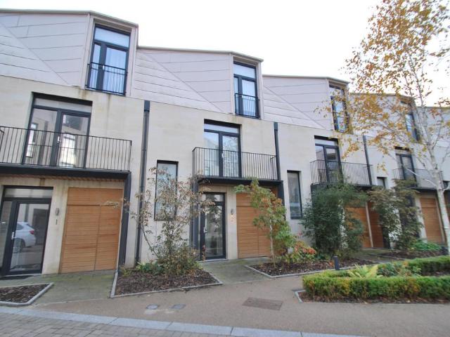 The Mews, BATH 2 bed mews to rent £2,050 pcm £473 pw