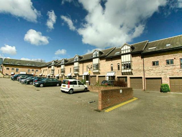 The Mews, Newcastle upon Tyne, Tyne. 2 bed apartment to rent £1,130 pcm £261 pw