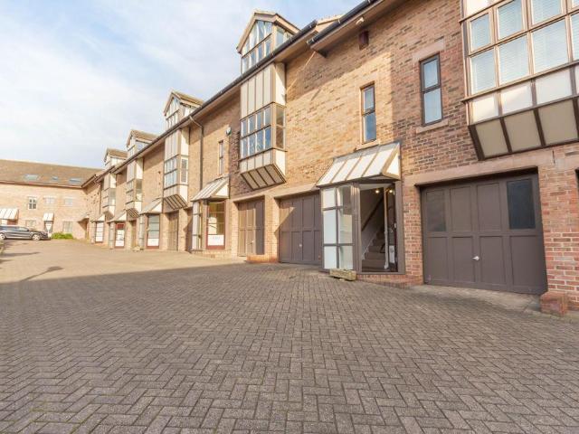 The Mews, Newcastle Upon Tyne 3 bed terraced house to rent £2,350 pcm £542 pw