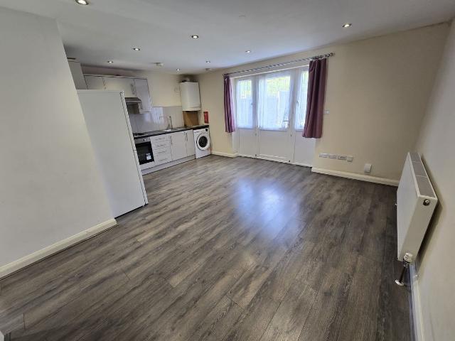 The Meadow Way, Harrow, Middlesex HA3, 2 bed maisonette to rent, £1,650 pcm | PrimeLocation