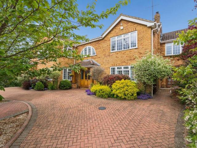 The Meadows, Flackwell Heath, High. 5 bed detached house to rent £5,950 pcm £1,373 pw