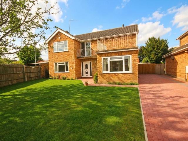 The Meadows, Flackwell Heath, HP10 4 bed detached house to rent £2,950 pcm £681 pw