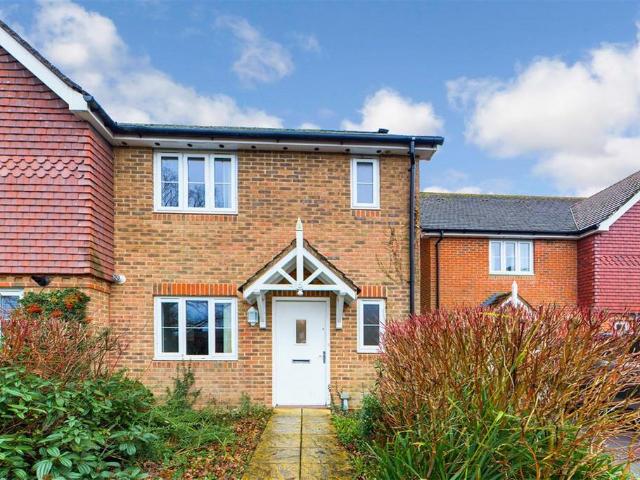 The Meadows, Southwater, Horsham, RH13 3 bed end of terrace house to rent £1,850 pcm £427 pw