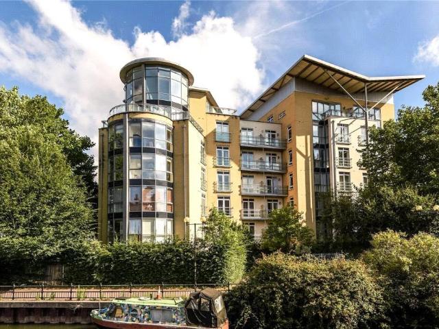 The Meridian, Kenavon Drive, Kenavon. 2 bed flat to rent £1,750 pcm £404 pw