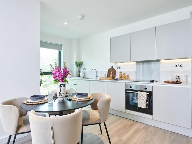 The Mint, Guildford Guildford GU1 2 bed apartment to rent £2,420 pcm £558 pw